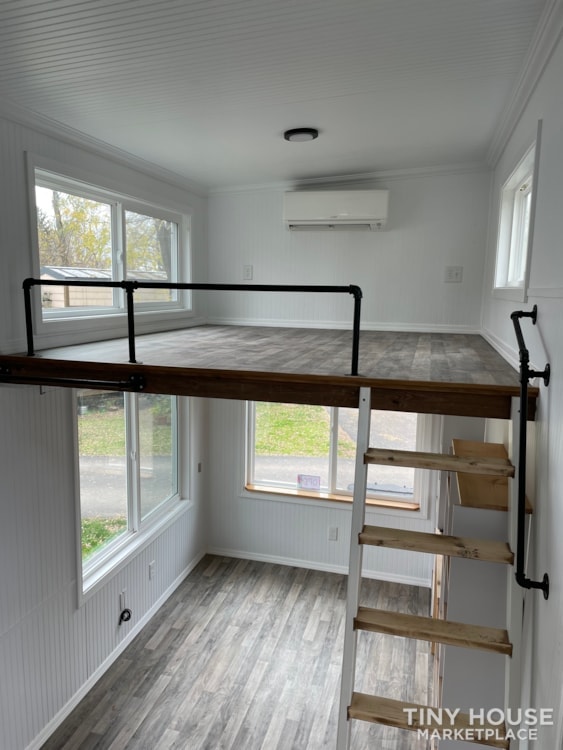 Tiny House for Sale - Light and bright tiny home Tiny House for Sale - Light and bright tiny home